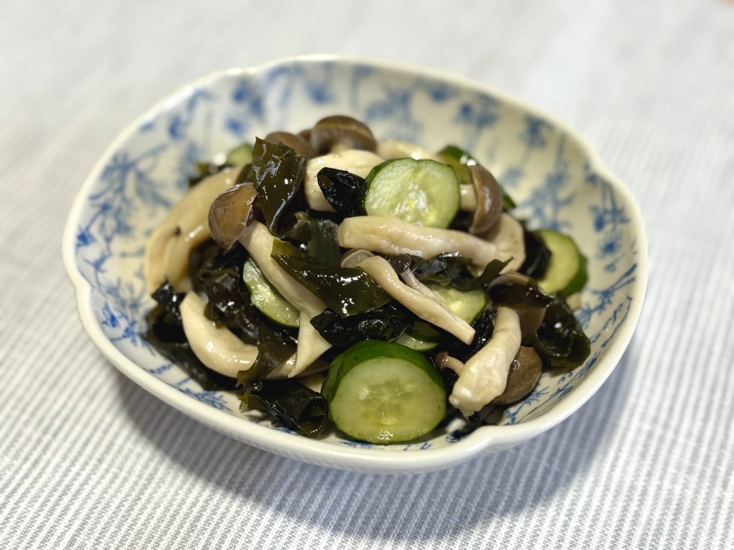 “梅雨どきの体調ケア”におすすめのきのこレシピを紹介！『しめじときゅうりとわかめの酢の物』｜KINKATSU TREND ONE -TOKYO FM 80.0MHz- ユージ、吉田明世